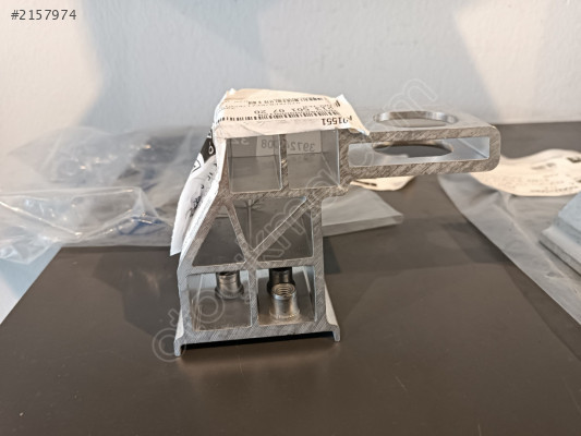 MERCEDES E W213 RADYATÖR ALT TUTUCU SOL 2135010620 SO Çıkma Yedek Parça ...